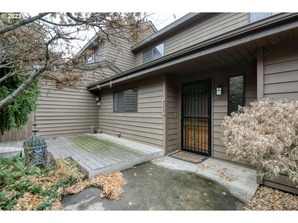 1032 NW 12th St #B, Pendleton, OR 97801 - See Est. Value, Schools & More