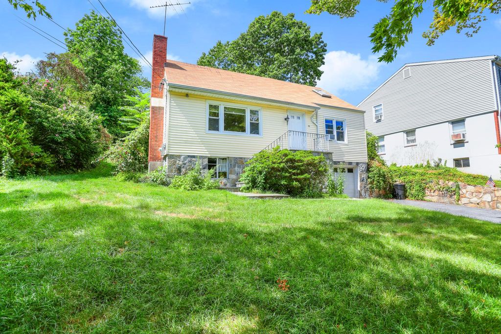 30 Perna Ln, Riverside, CT 06878 - See Est. Value, Schools & More