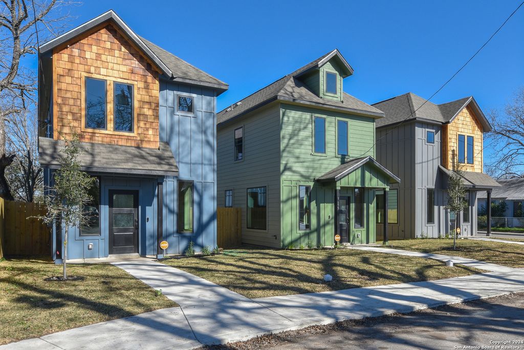 1655 N Center St, San Antonio, TX 78202 - See Est. Value, Schools & More