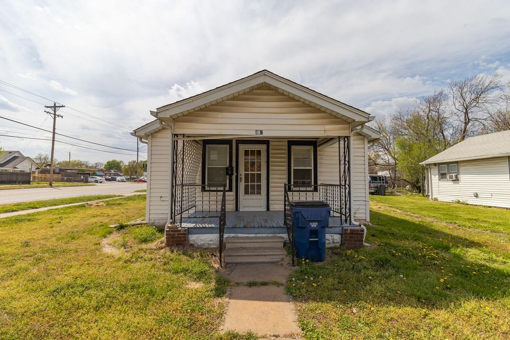 827 S Sedgwick St, Wichita, KS 67213 - See Est. Value, Schools & More