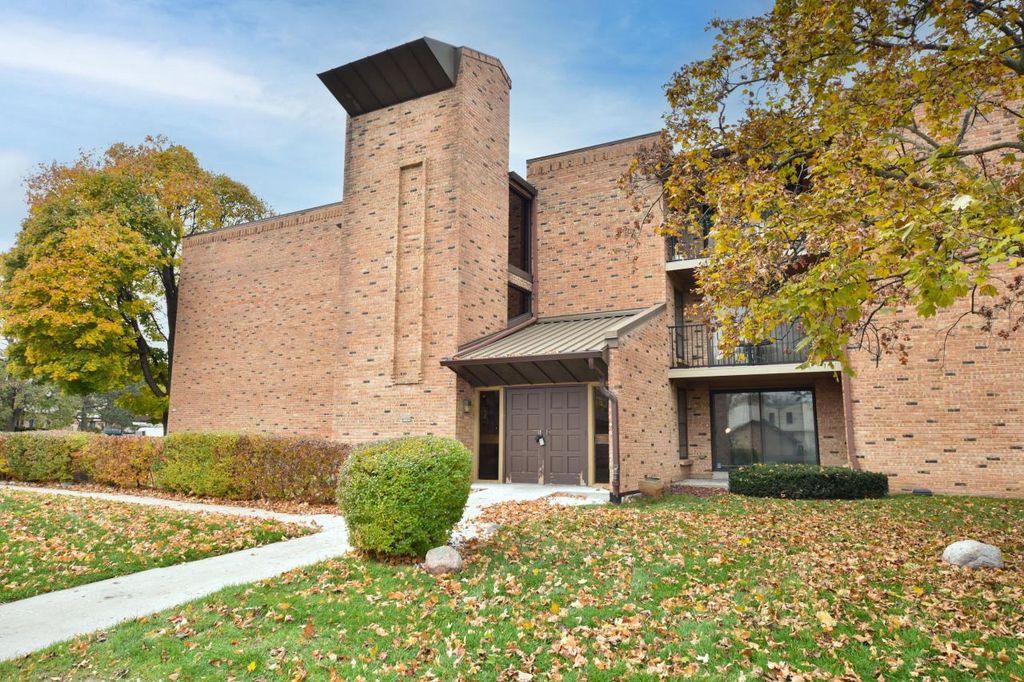 8735 North 72nd STREET UNIT 201, Milwaukee, WI 53223 | Trulia