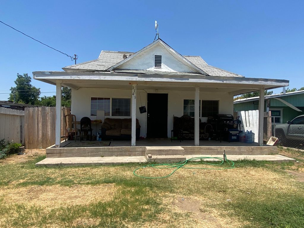 1141 E Golden Way Way, Dinuba, CA 93618 - See Est. Value, Schools & More