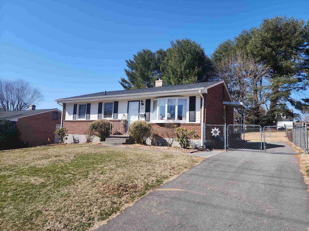 811 7th St, Radford, VA 24141 - See Est. Value, Schools & More
