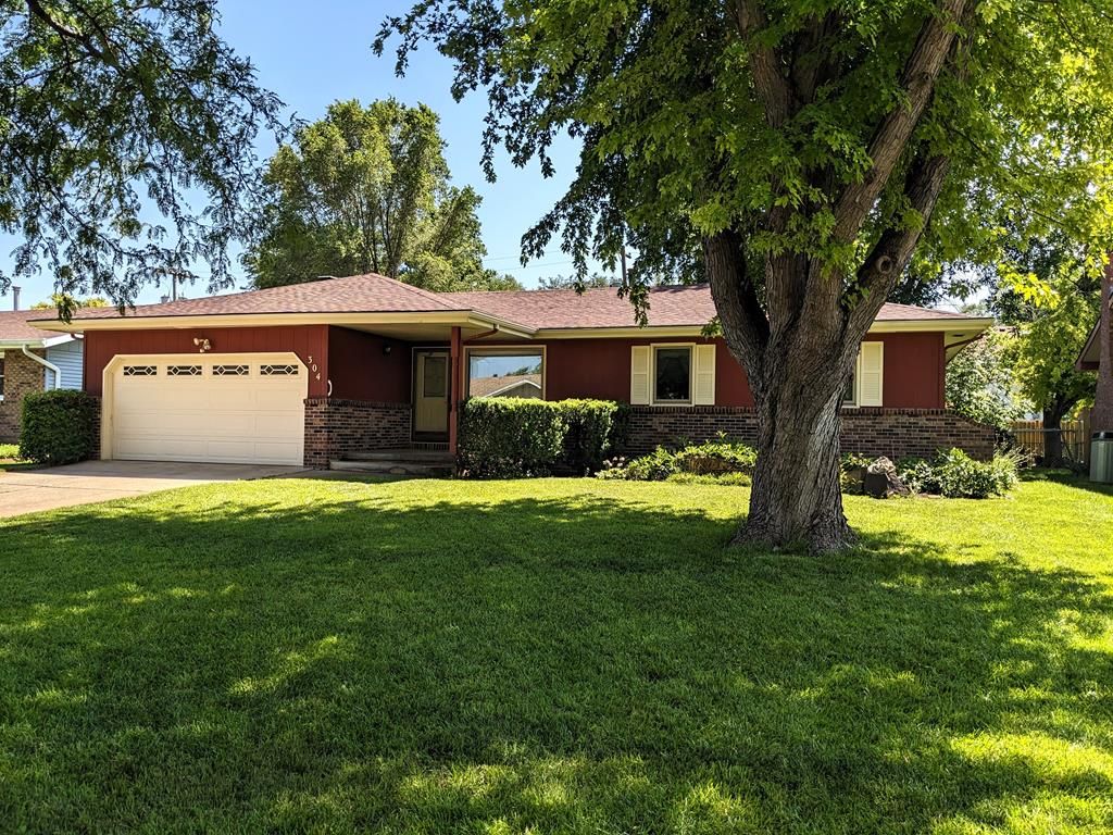 304 Reed Ave, Salina, KS 67401 - See Est. Value, Schools & More