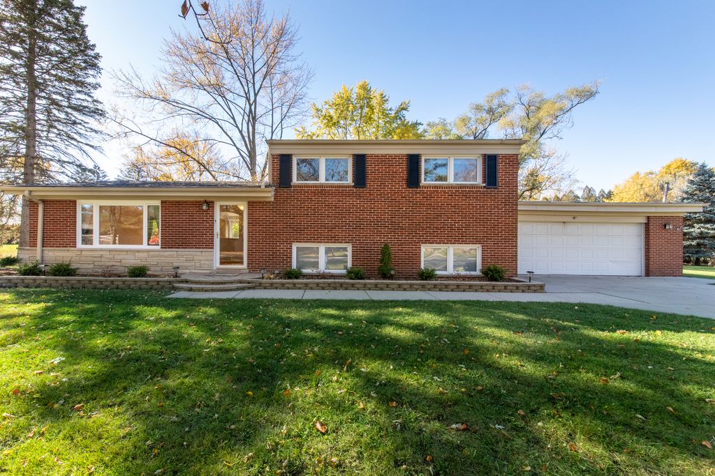 22 W Stonegate Dr, Prospect Heights, IL 60070 - See Est. Value, Schools ...