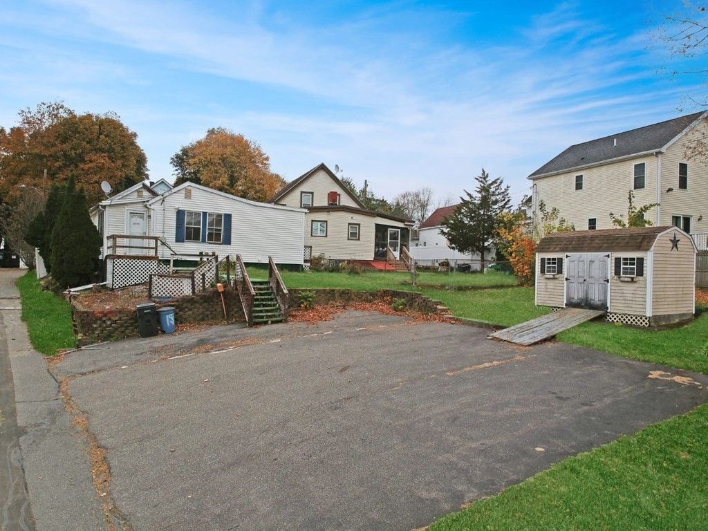 15 York St, Haverhill, MA 01830 - See Est. Value, Schools & More