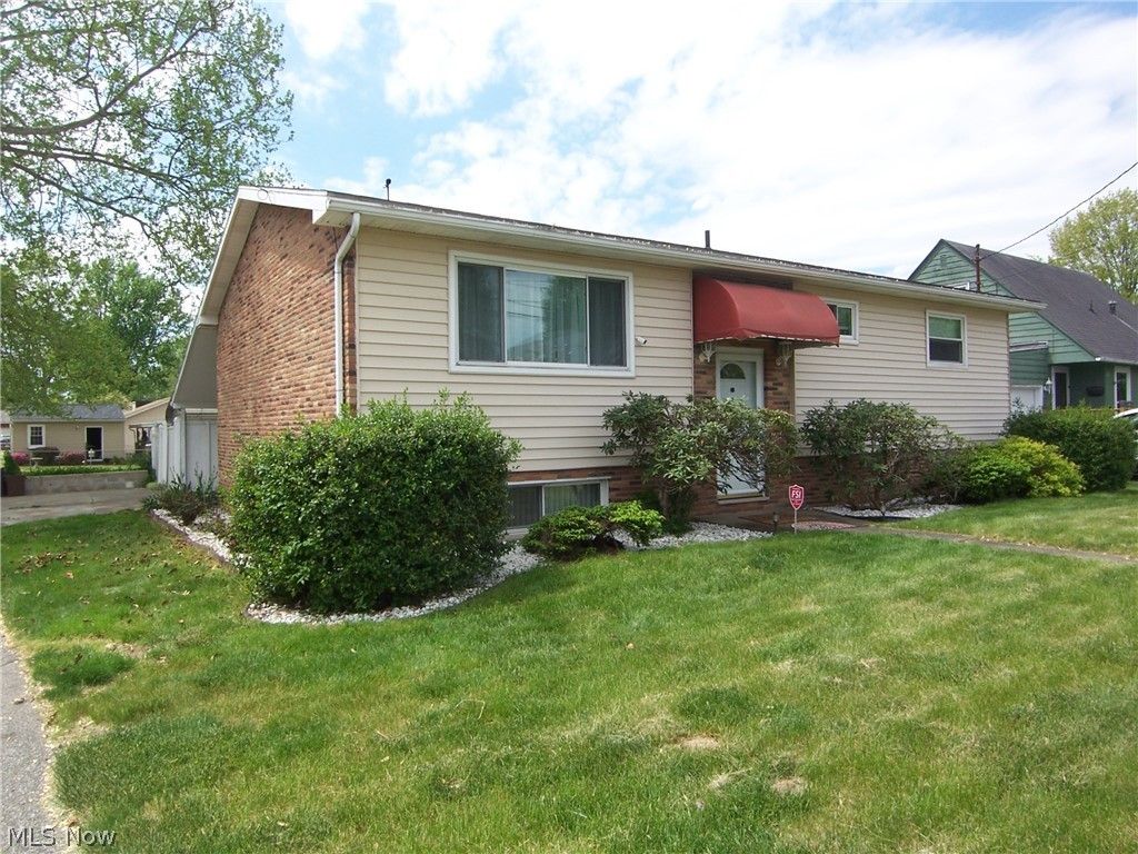 814 39th St, Vienna, WV 26105 - See Est. Value, Schools & More