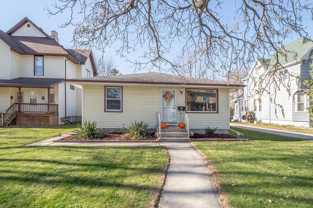 414 North Milwaukee STREET, Plymouth, WI 53073 | Trulia