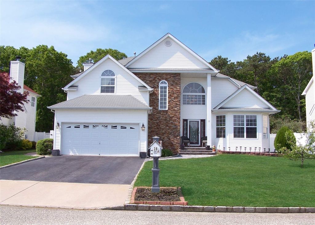 38 Blueberry Ridge Drive, Holtsville, NY 11742 | Trulia