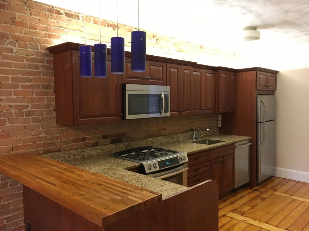 22 Beacon Pl #2, Chelsea, MA 02150 - See Est. Value, Schools & More
