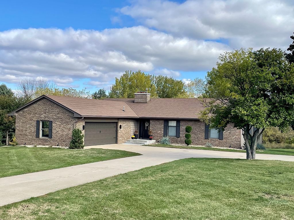 3732 Beaver Ridge Cir, Cedar Falls, IA 50613 | Trulia