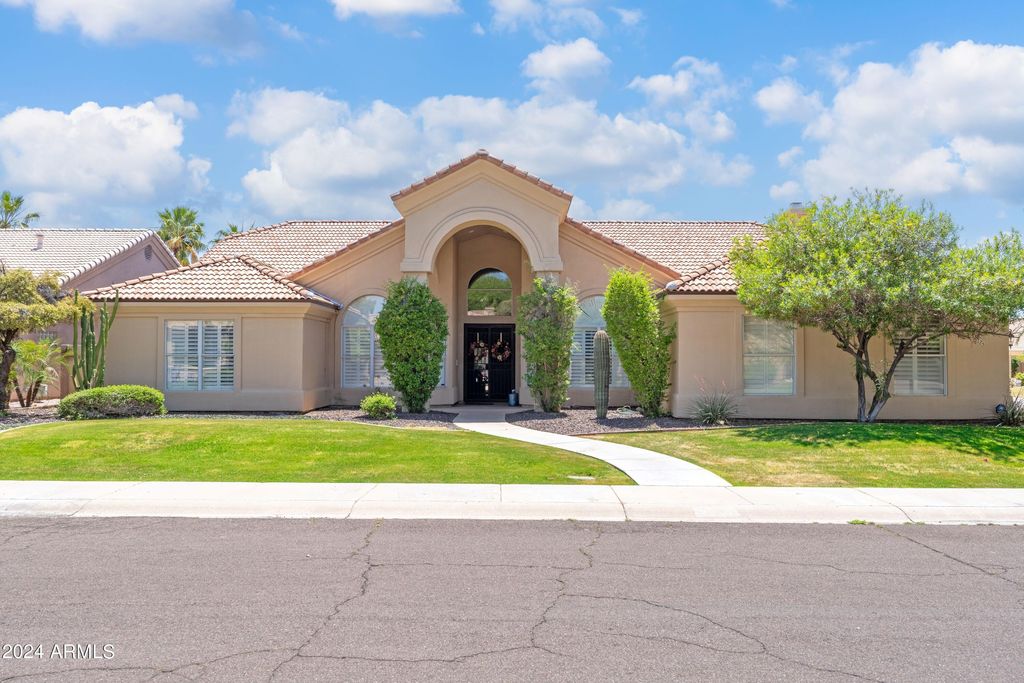 8925 E Charter Oak Dr, Scottsdale, AZ 85260 - See Est. Value, Schools & More