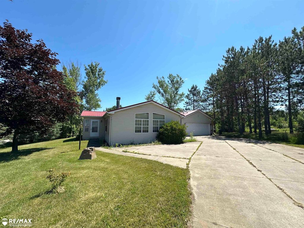 1595 Andover Way, Gladwin, MI 48624 - See Est. Value, Schools & More