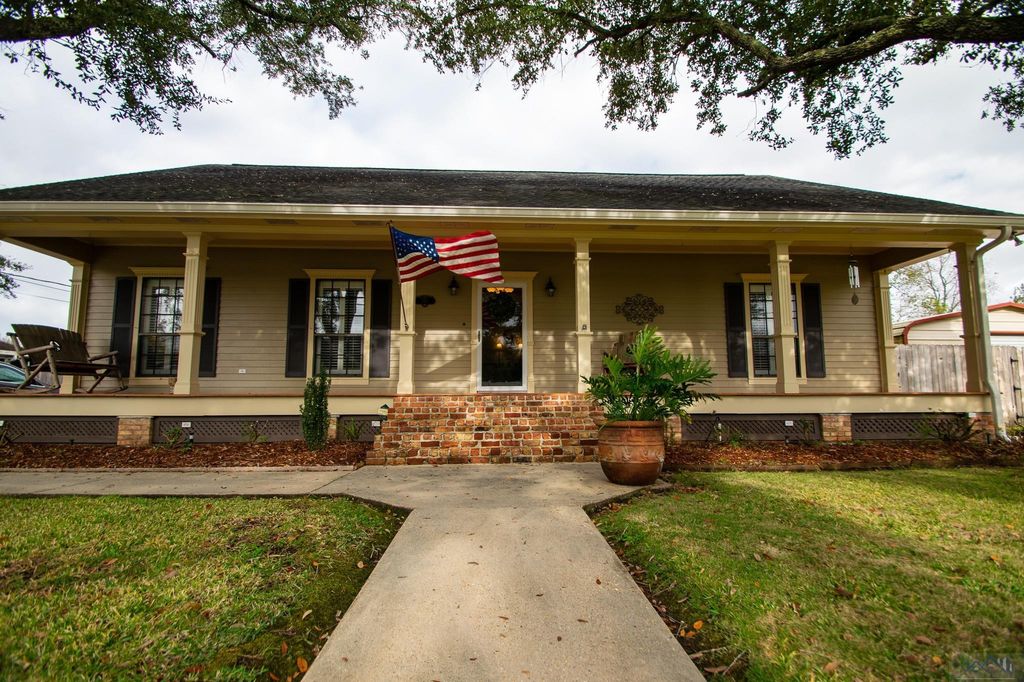 710 Kelli St, Patterson, LA 70392 - See Est. Value, Schools & More