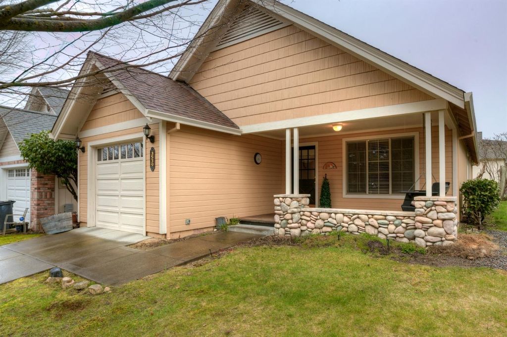 3539 South Village Dr, Medford, OR 97504 - See Est. Value, Schools & More