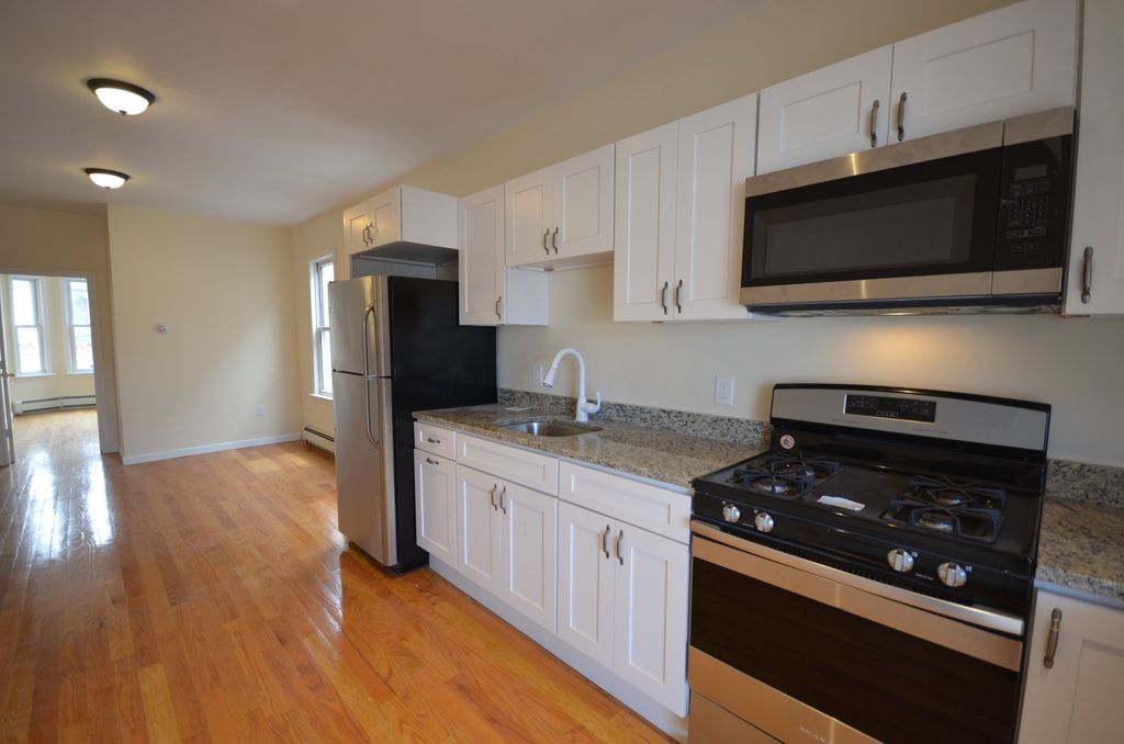 17 Chelsea St #1R, Boston, MA 02128 - See Est. Value, Schools & More