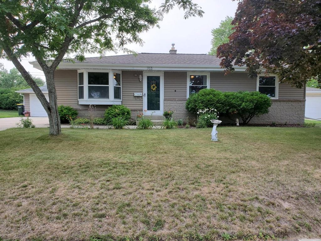 743 Wheelock Ave, Hartford, WI 53027 | Trulia