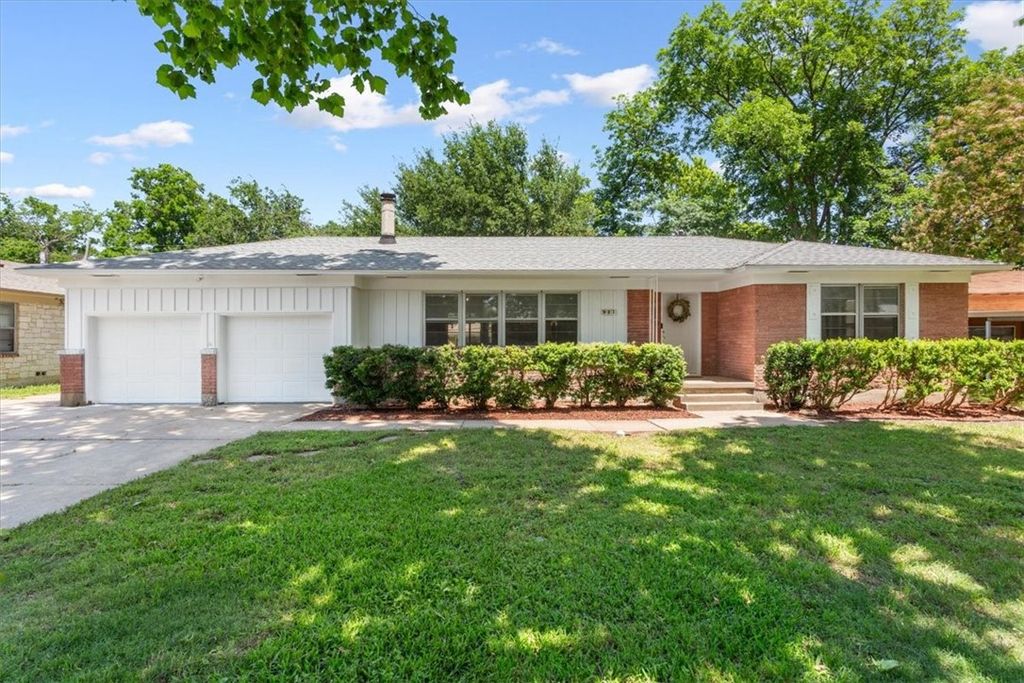 921 Emerson Dr, Waco, TX 76710 - See Est. Value, Schools & More