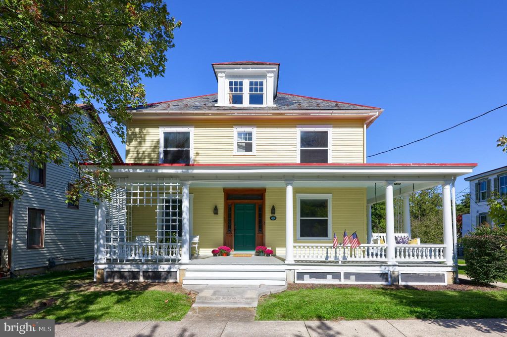 507 E Main St, Lititz, PA 17543 - See Est. Value, Schools & More