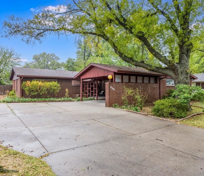 6221 E 8th St N, Wichita, KS 67208 - See Est. Value, Schools & More