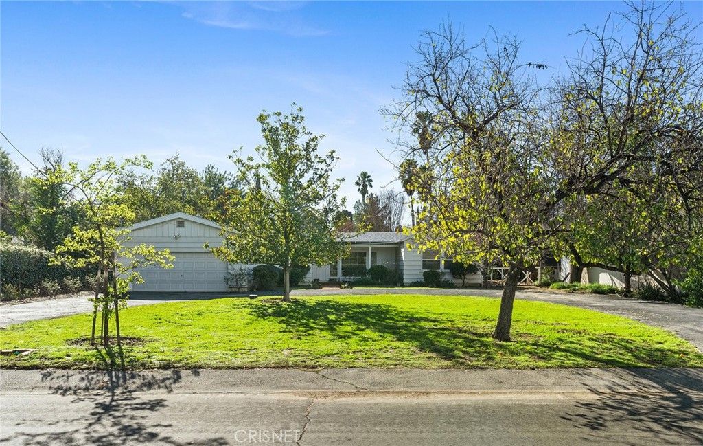 23122 Erwin St, Woodland Hills, CA 91367 - See Est. Value, Schools & More