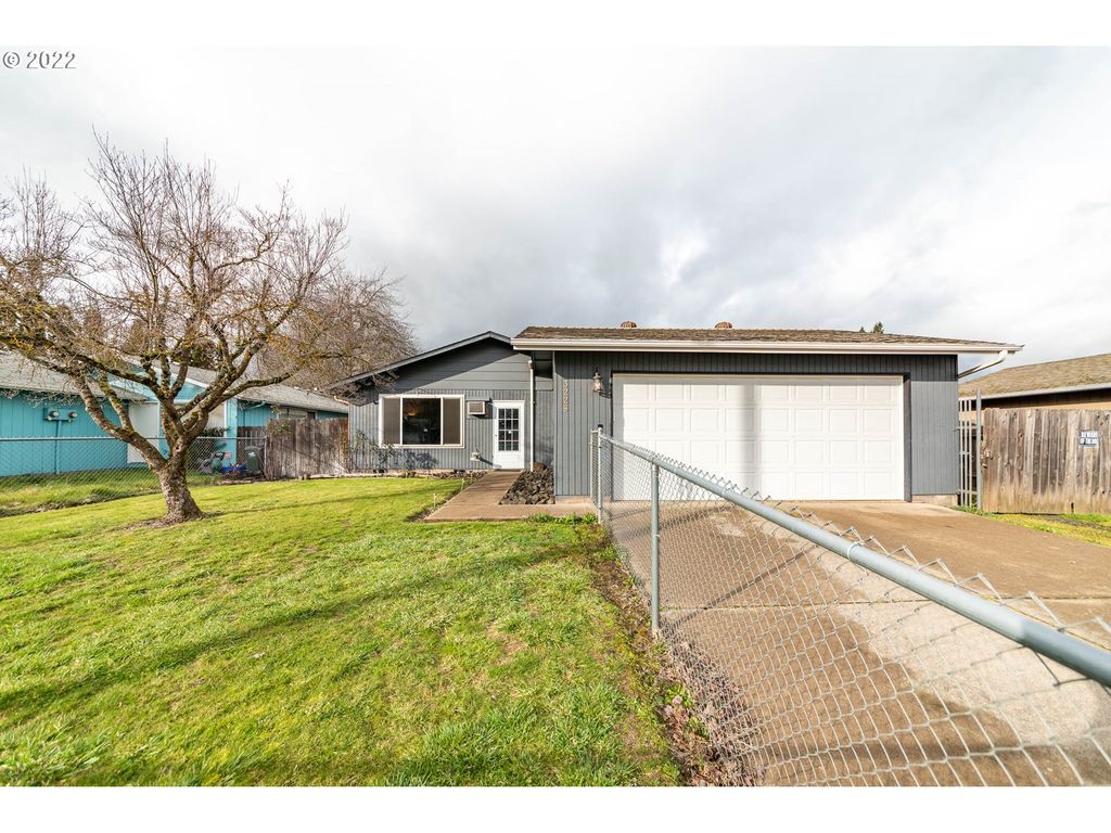 3228 S E Ct, Springfield, OR 97478 - See Est. Value, Schools & More
