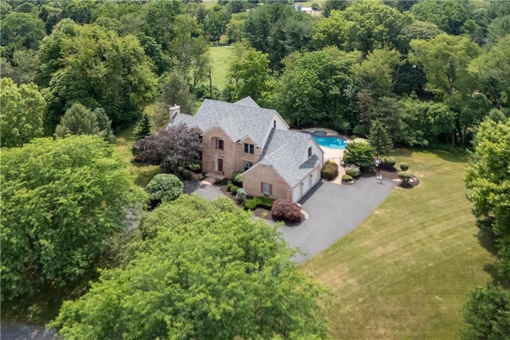 1487 Saucon Meadow Ct, Bethlehem, PA 18015 - See Est. Value, Schools & More