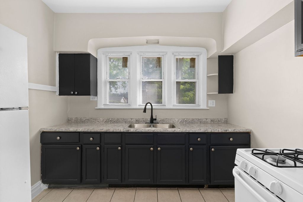 5040 W 19th St #1, Cicero, IL 60804 - See Est. Value, Schools & More