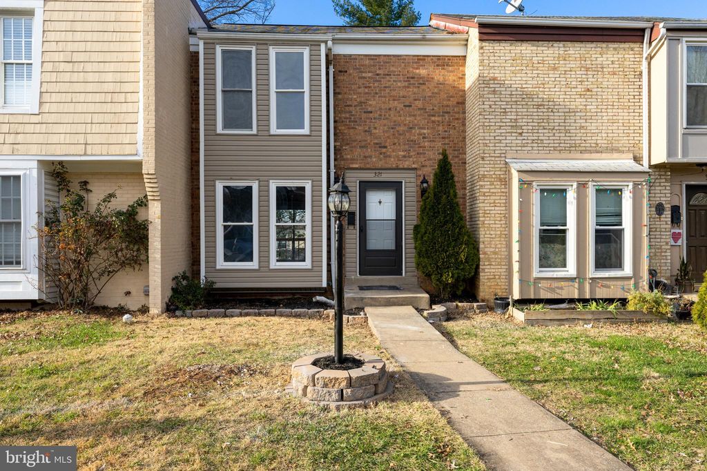 321 Roanoke Dr SE, Leesburg, VA 20175 - See Est. Value, Schools & More