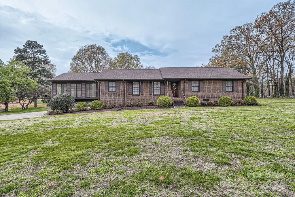 7025 Cheyenne Dr, Charlotte, NC 28262 - See Est. Value, Schools & More