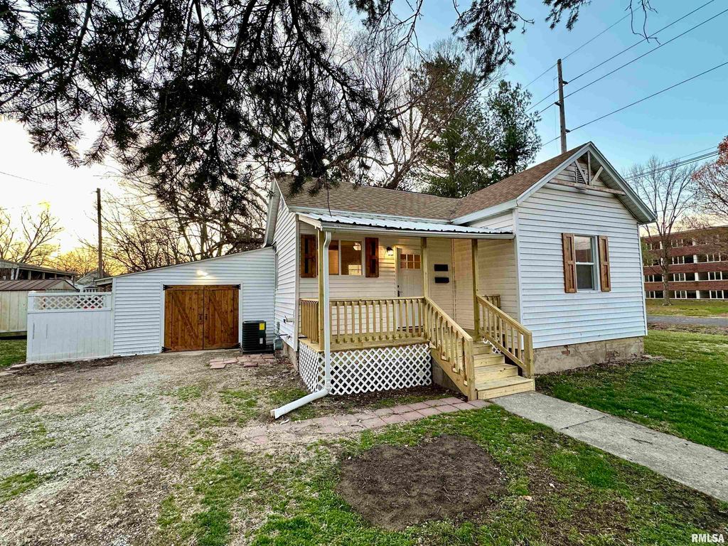 705 Goltra Ave, Jacksonville, IL 62650 | MLS# CA1027766 | Trulia