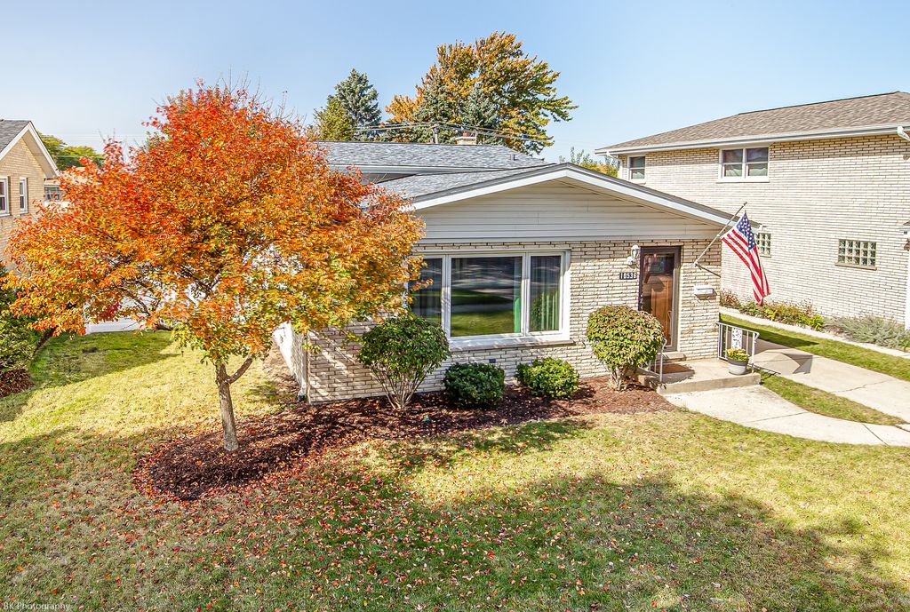 10536 S Kolmar Ave, Oak Lawn, IL 60453 - See Est. Value, Schools & More