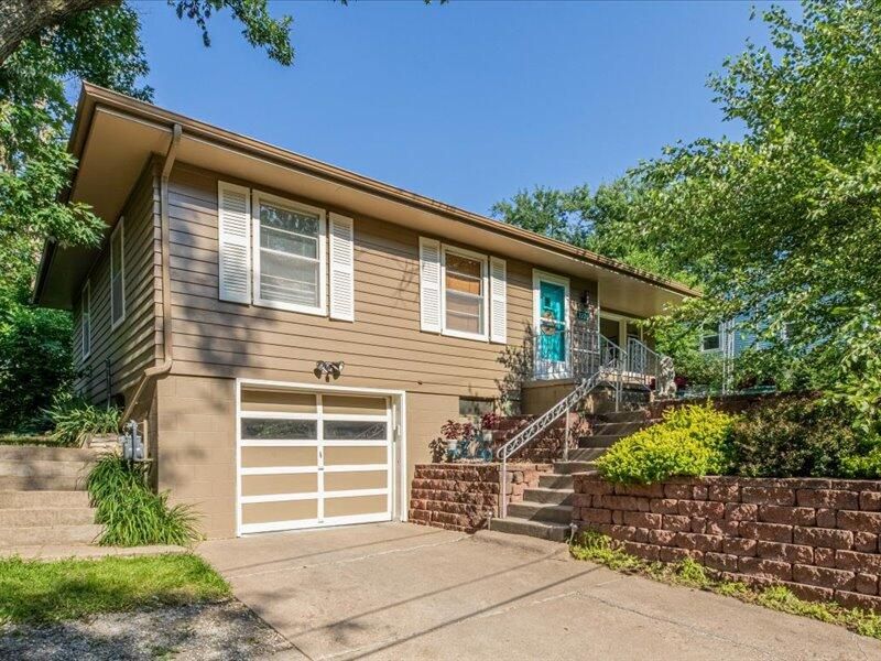 2226 Rodney Ave, Council Bluffs, IA 51503 - See Est. Value, Schools & More