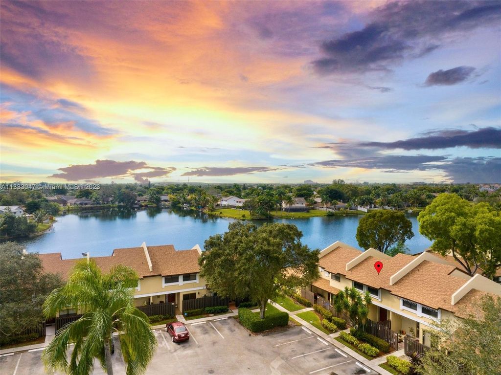 290 SW 97th Ave, Pembroke Pines, FL 33025 - See Est. Value, Schools & More