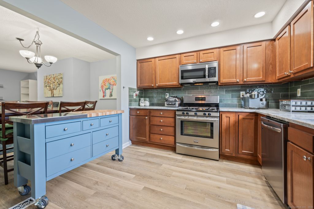 140 Thompson Street #13C, New Haven, CT 06513 - See Est. Value, Schools ...