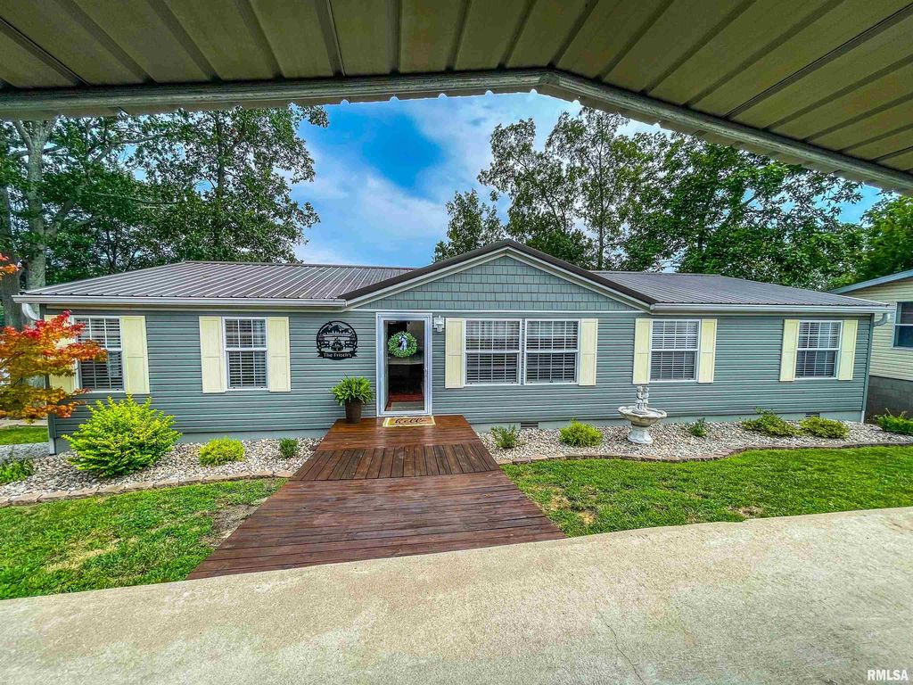 390 Marina Cir, Creal Springs, IL 62922 - See Est. Value, Schools & More