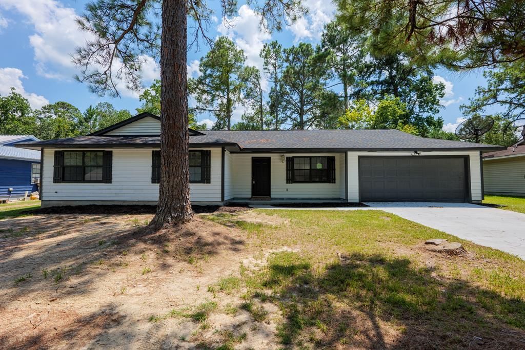 2011 Fallingleaf Ln, Valdosta, GA 31602 - See Est. Value, Schools & More