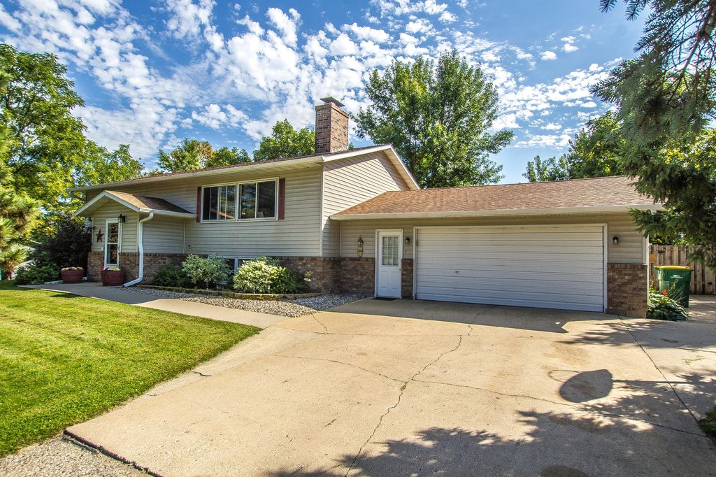 2212 Springdale Dr NE, Alexandria, MN 56308 - See Est. Value, Schools ...