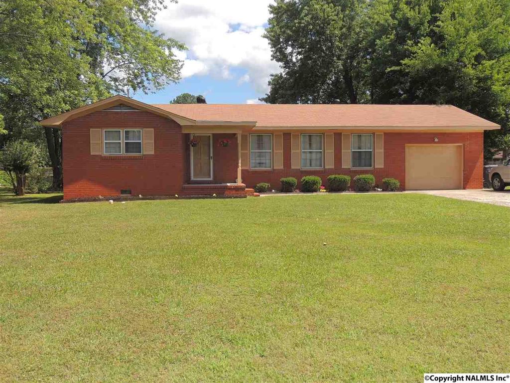 1224 8th St SW, Decatur, AL 35601 - See Est. Value, Schools & More