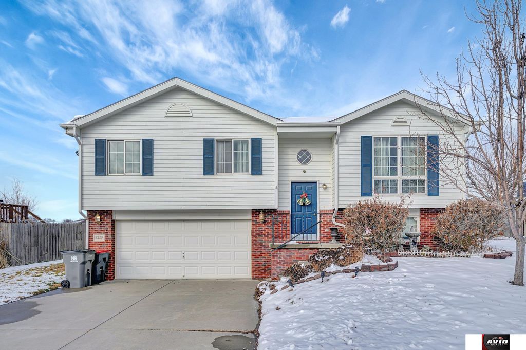 5220 W Songbird Cir, Lincoln, NE 68528 - See Est. Value, Schools & More