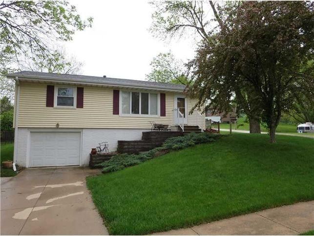 1020 Parkview Dr, Marion, IA 52302 - See Est. Value, Schools & More