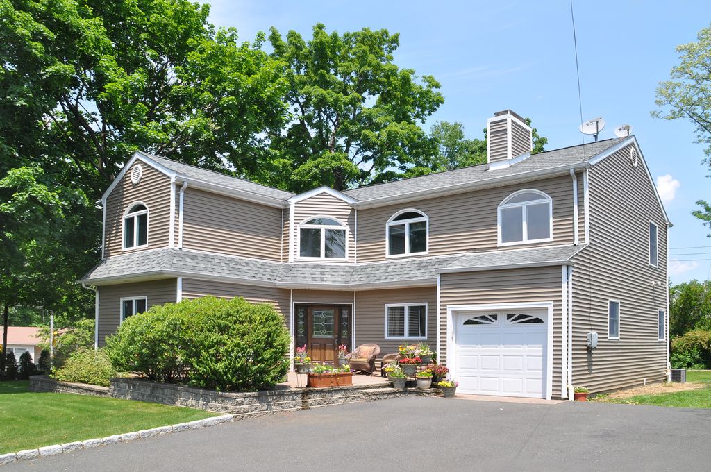 93 Beacon Hill Rd, Ardsley, NY 10502 - See Est. Value, Schools & More