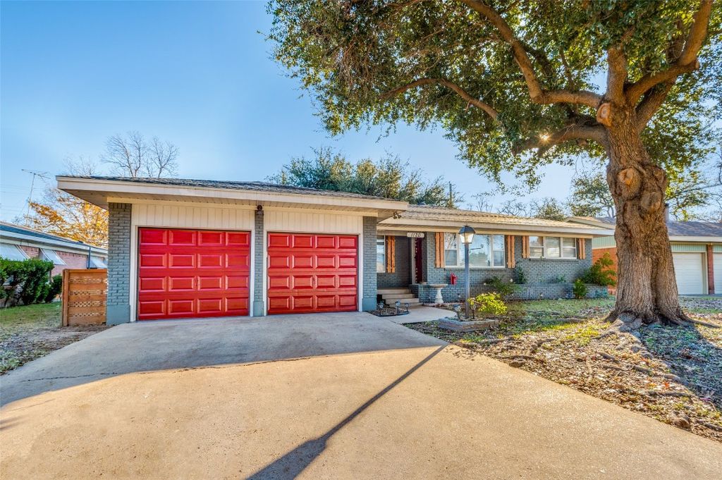 1120 Cavender Dr, Hurst, TX 76053 - See Est. Value, Schools & More