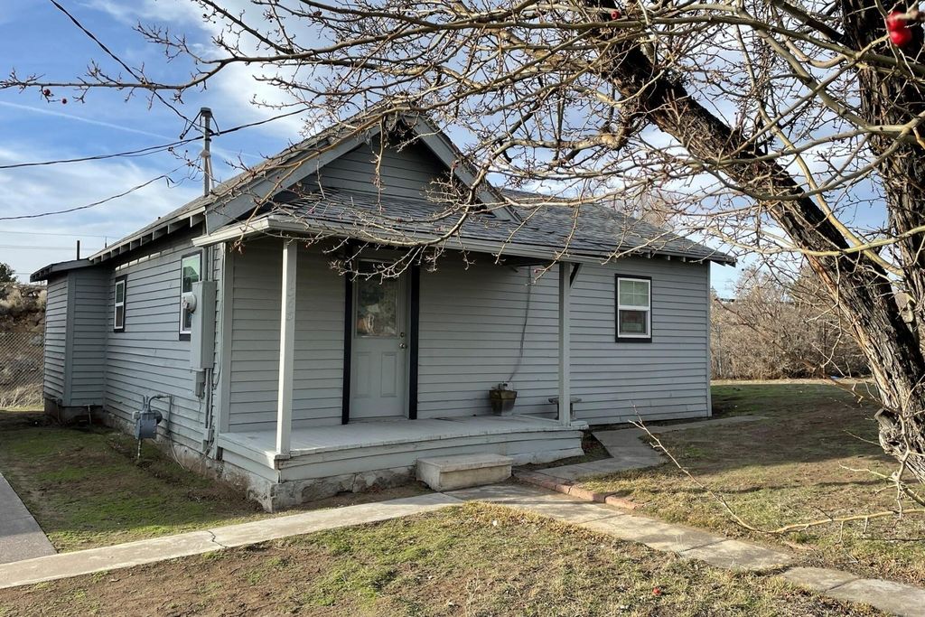 1565 NE 1st St, Bend, OR 97701 - See Est. Value, Schools & More