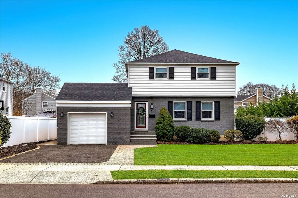4 Darwin Drive, Merrick, NY 11566 - See Est. Value, Schools & More