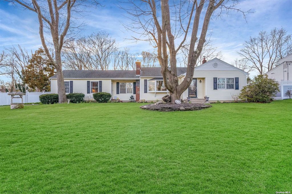 20 Hopes Avenue, Holtsville, NY 11742 | Trulia