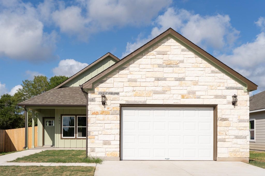 305 String Prairie Way, Smithville, TX 78957 | MLS# 8647092 | Trulia
