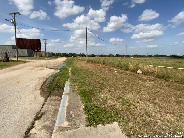 8400 N State Highway 16, Poteet, TX 78065 - See Est. Value, Schools & More