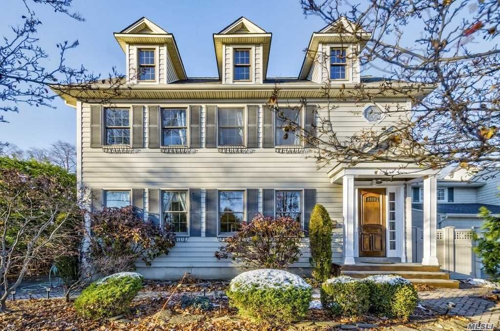 1513 William St, Merrick, NY 11566 - See Est. Value, Schools & More