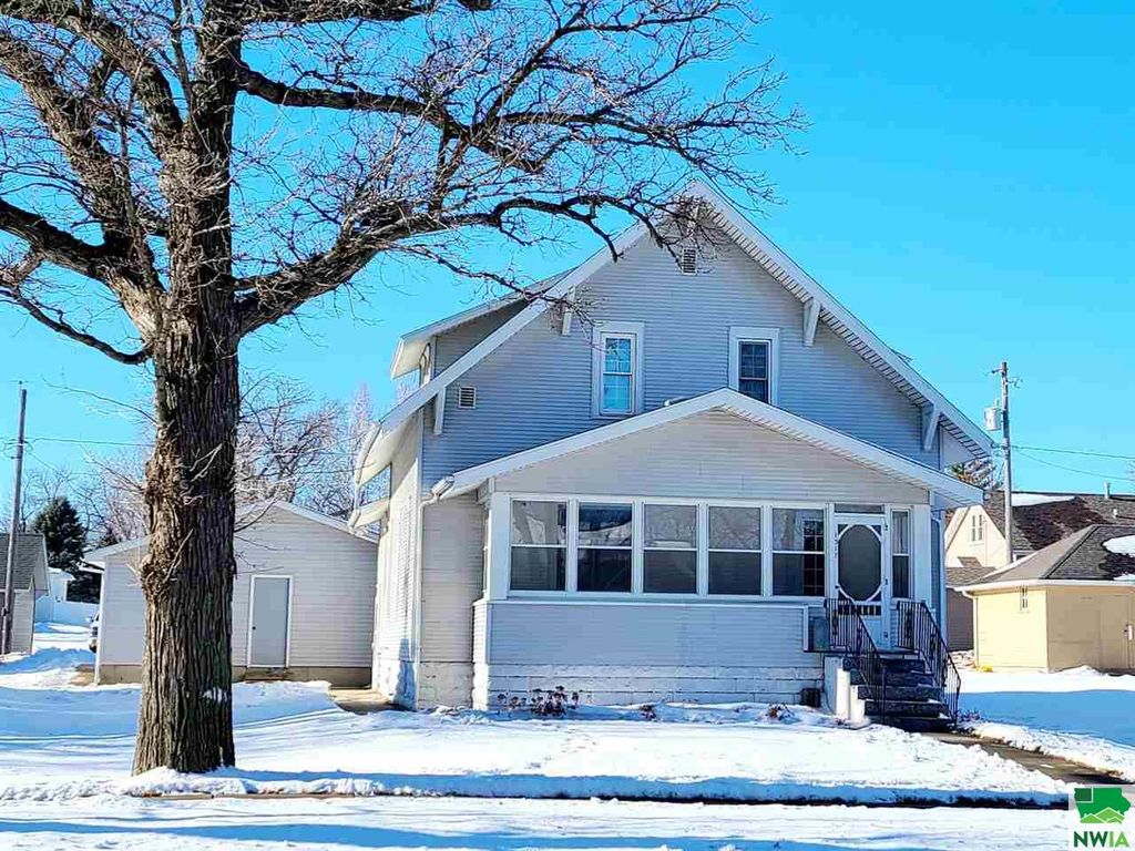 1317 Main St, Hull, IA 51239 - See Est. Value, Schools & More